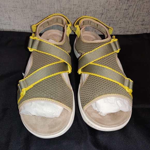 Clarks | Shoes | Clarks Amanda Stroll Flat Sandals | Poshmark